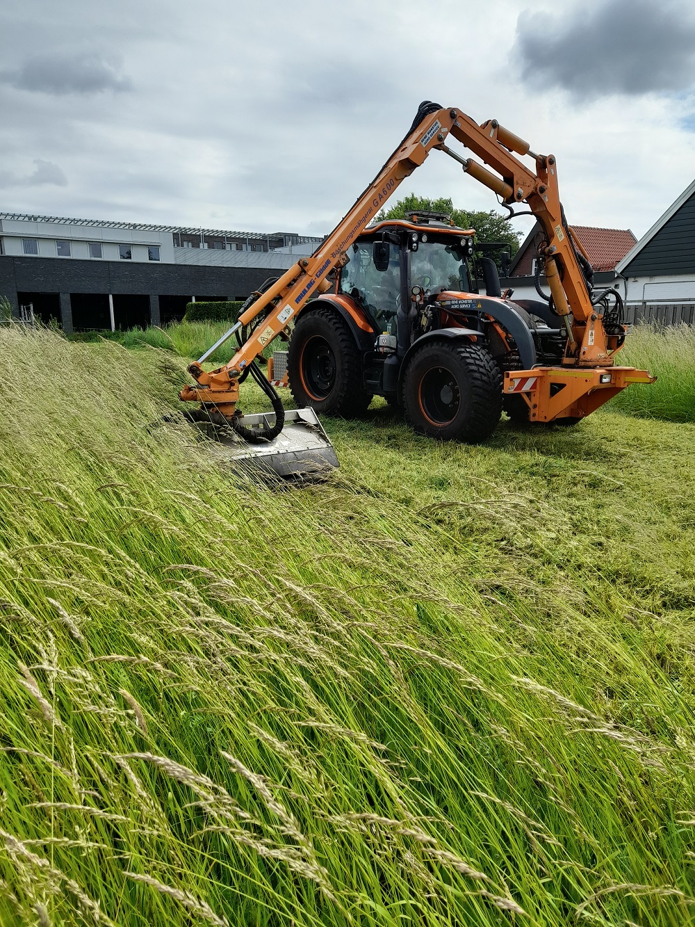 Valtra N155: “Perfecte trekker voor grootschalig groenonderhoud”